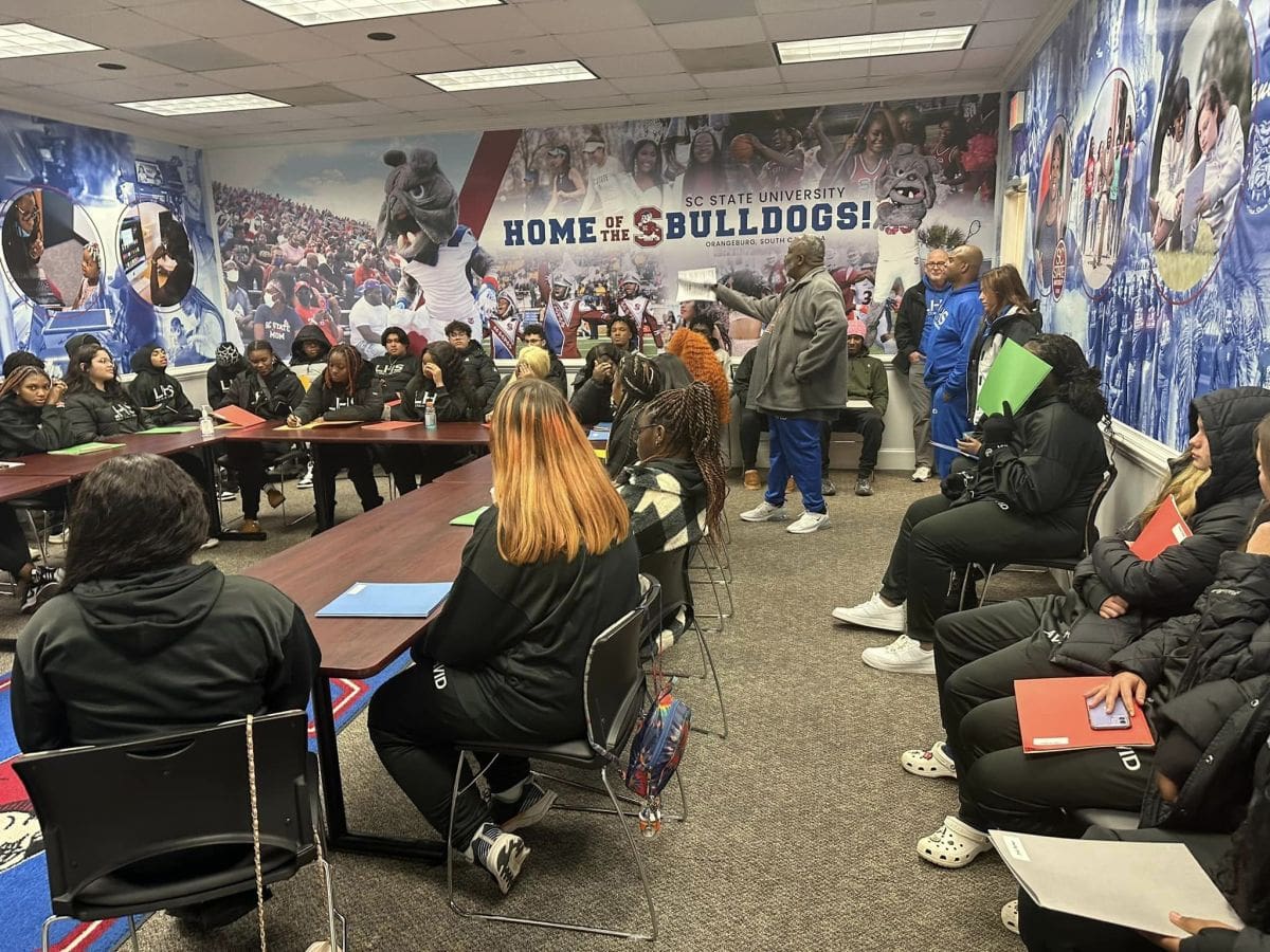 Leesburg Students Ignite Their Futures During AVID College Tour