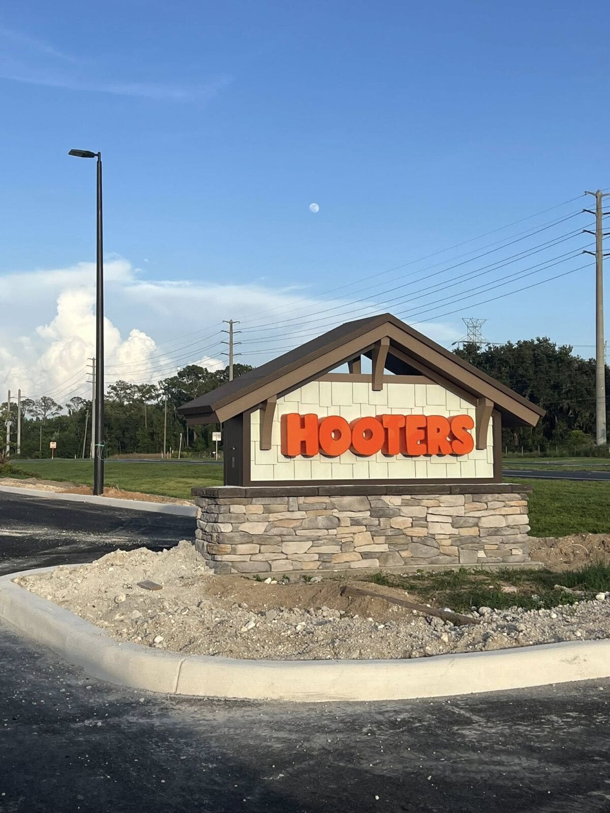 Hooters Now Hiring for New Villages Lake Deaton Plaza Location