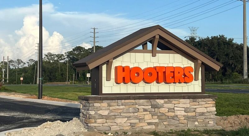 Hooters Announces Grand Opening Date In The Villages
