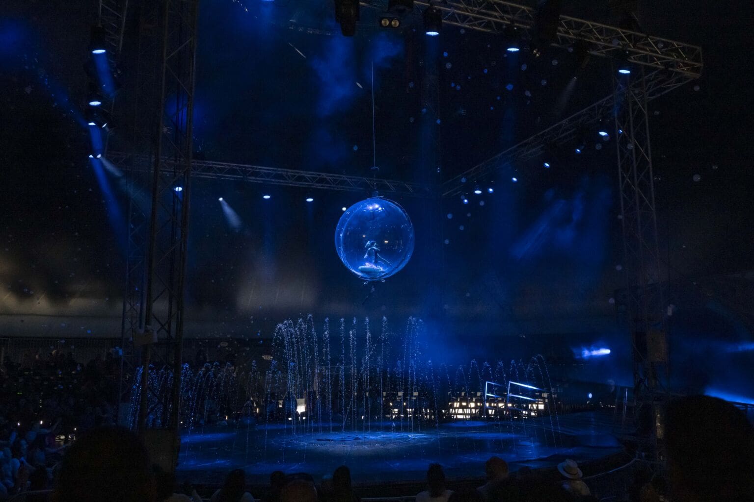 Cirque Italia’s Water Circus Makes a Splash at Lake Square Mall